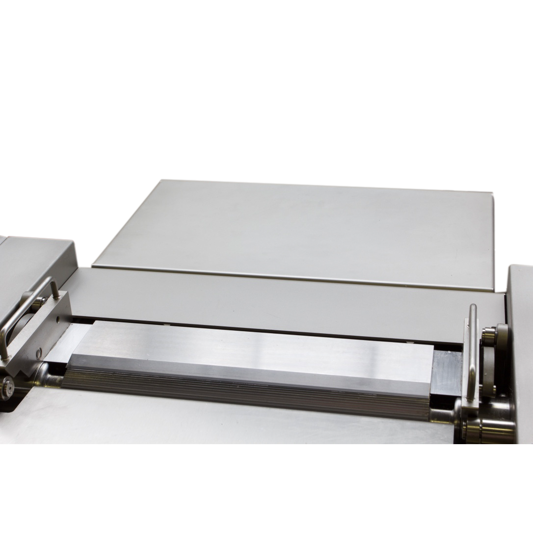 Tabletop fish skinning machine - versatile skinner for regular and deepskin